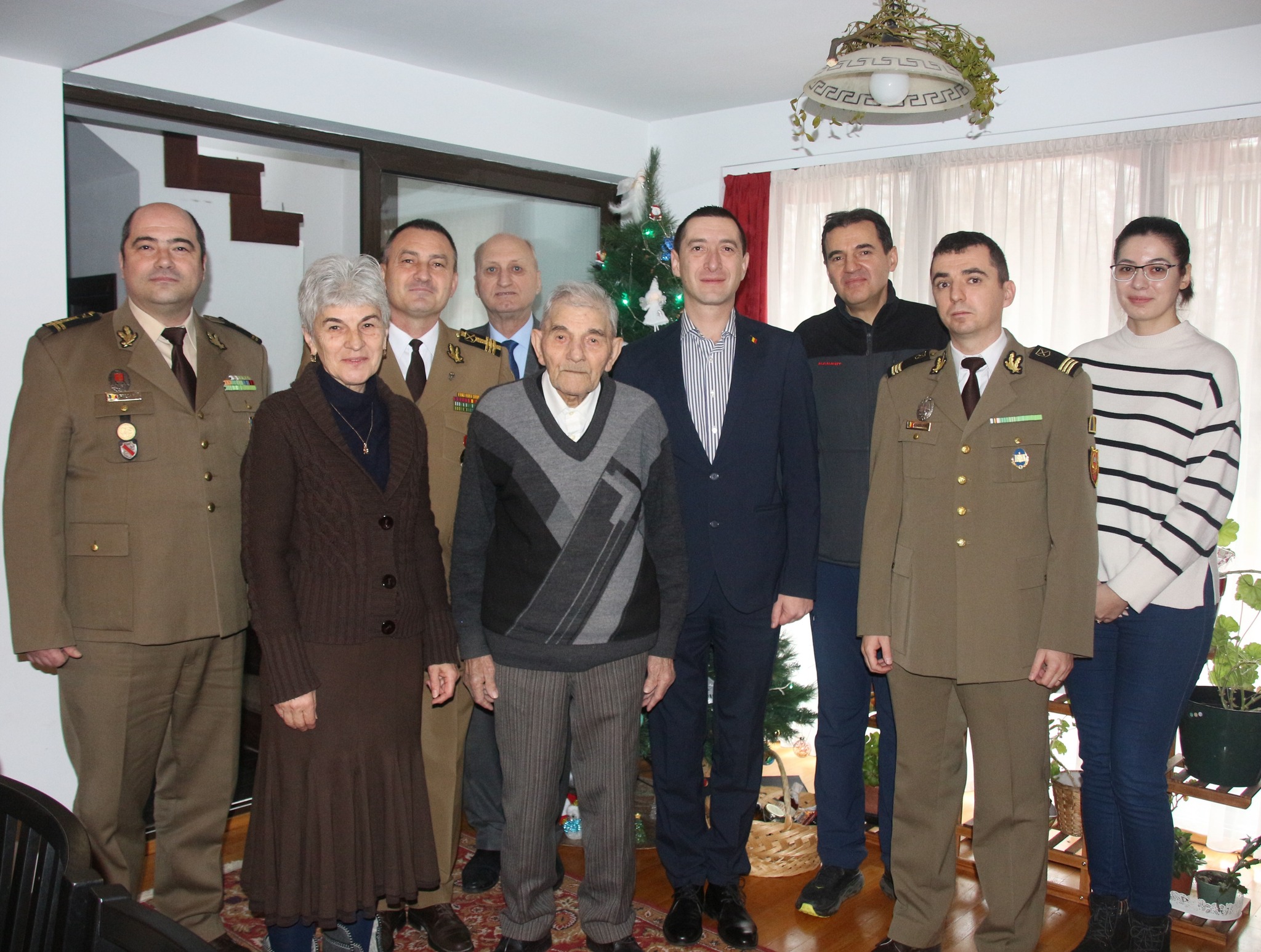 Veteranul de război locotenent colonel (rtr) Petre Chițu a împlinit 101 ...