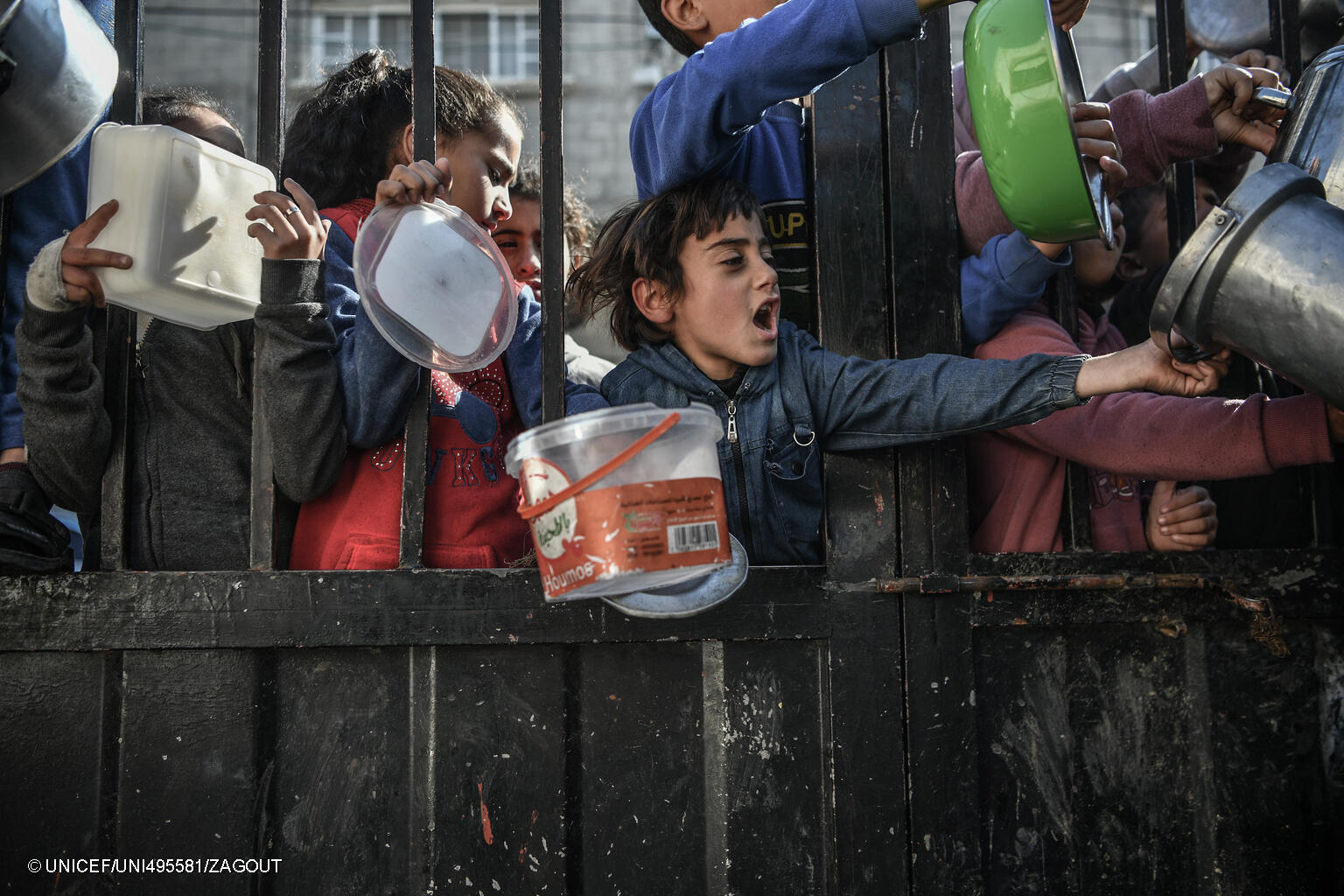 Mai multi copii palestinieni, răniți în atacurile armatei israeliene ...