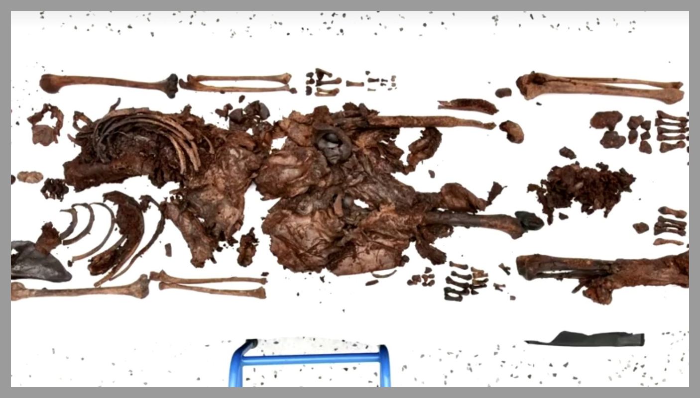 VIDEO Corpul mumificat al unui tânăr care a trăit acum 2.500 de ani ...