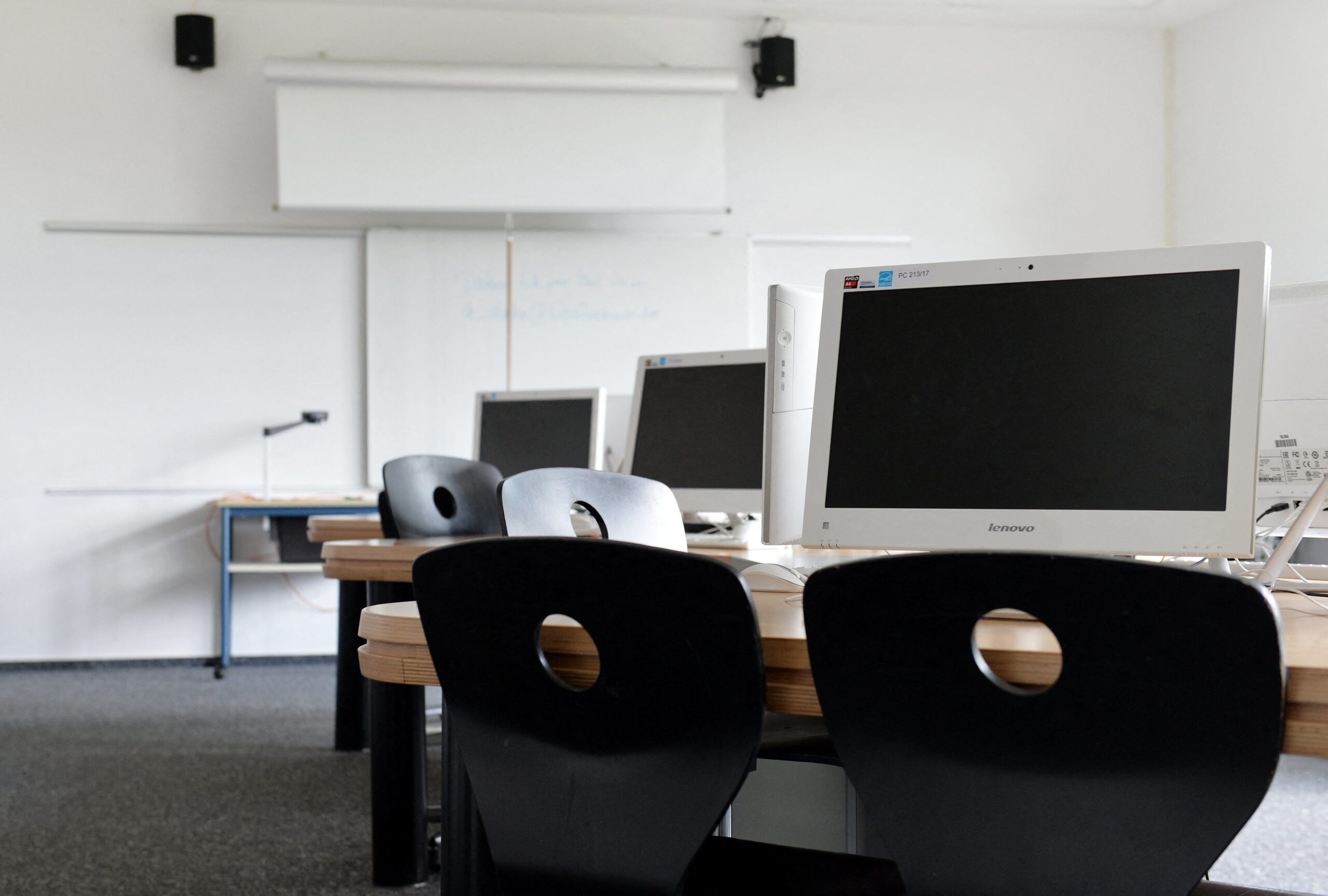 Diploma de absolvire a liceului va conţine, de anul acesta, un cod QR ...