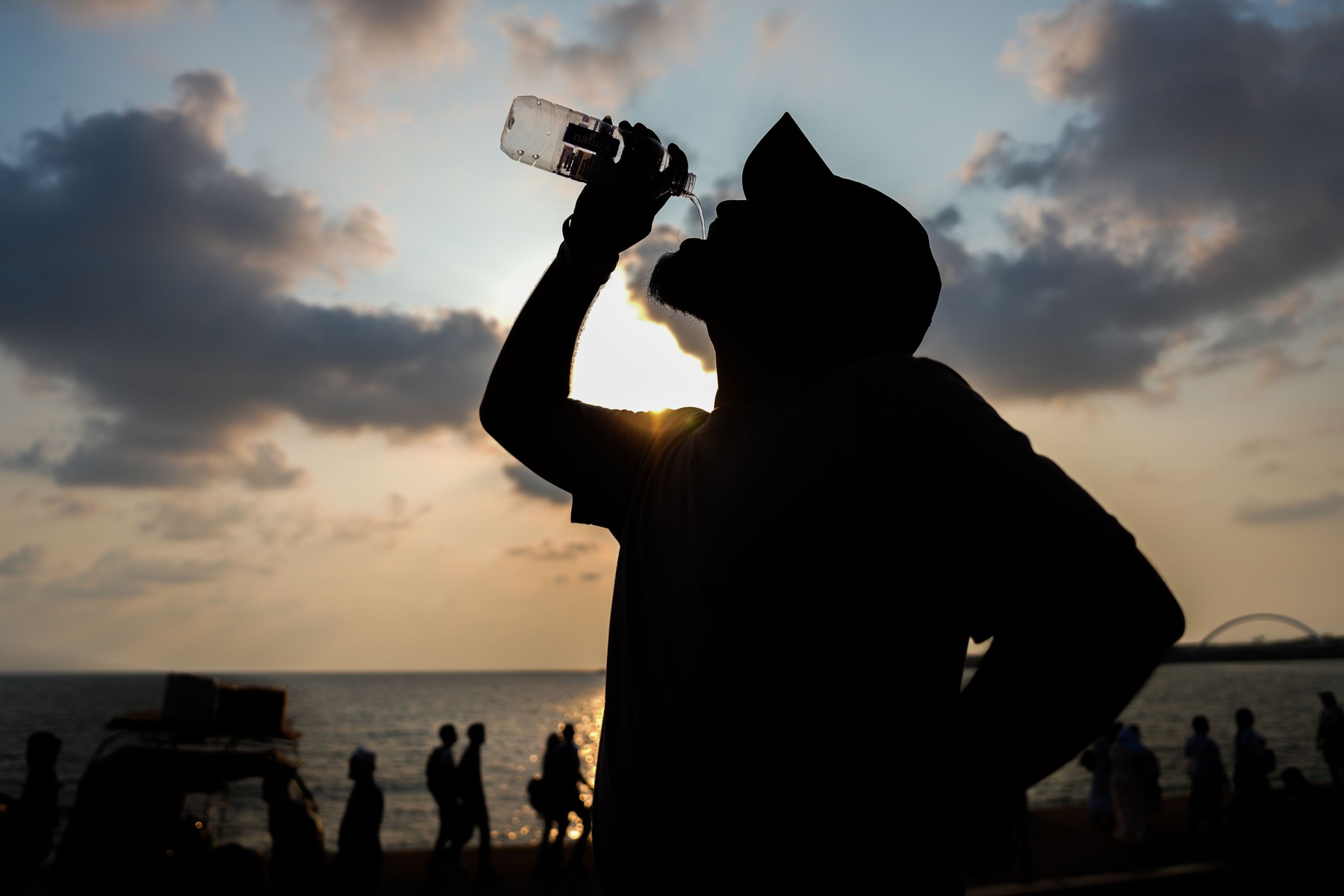 Românii au reticențe să bea apa direct de la robinet | Site-ul de stiri ...