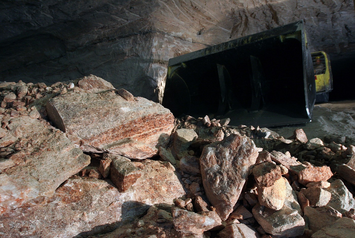 România redeschide o exploatare de magneziu lângă Oradea. 90% din ...