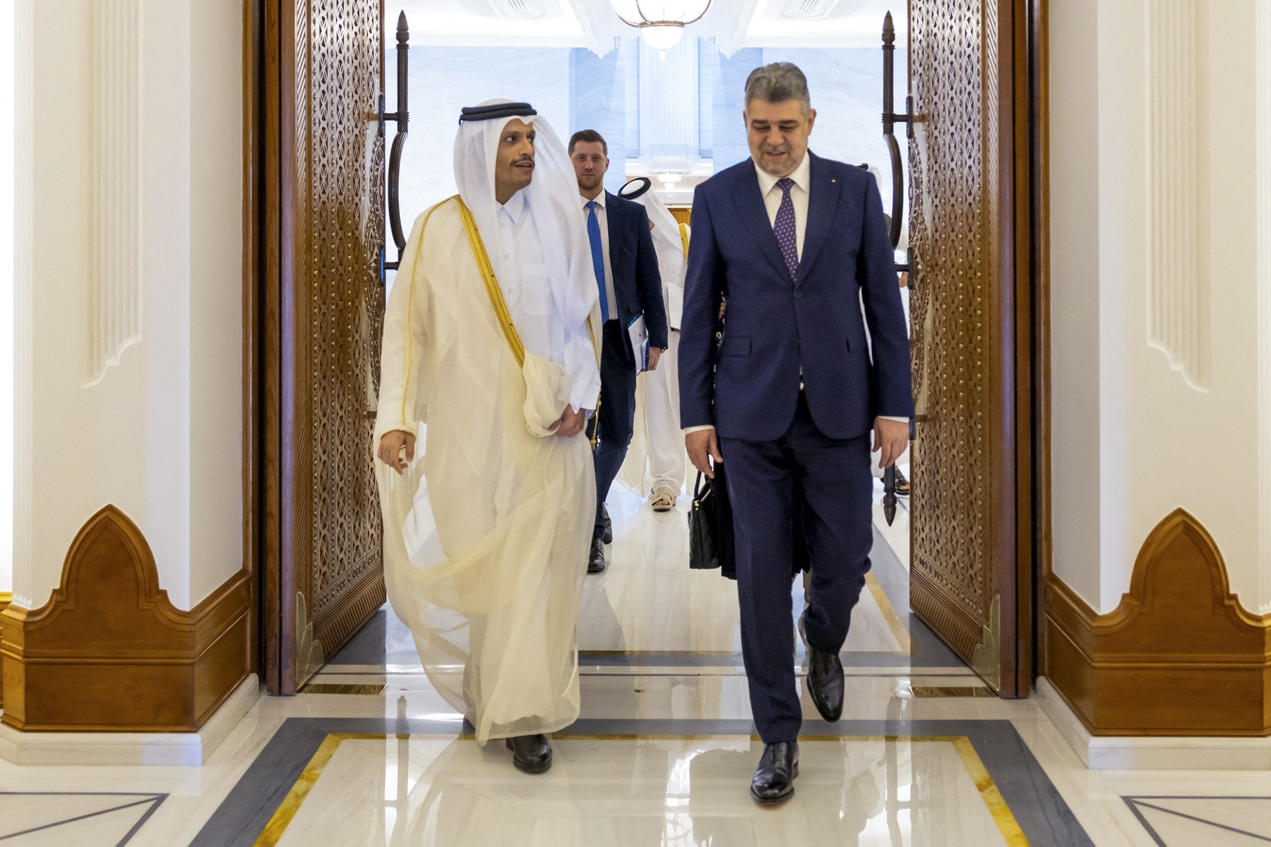 Mizele comerciale ale vizitei premierului Marcel Ciolacu în Qatar și ...