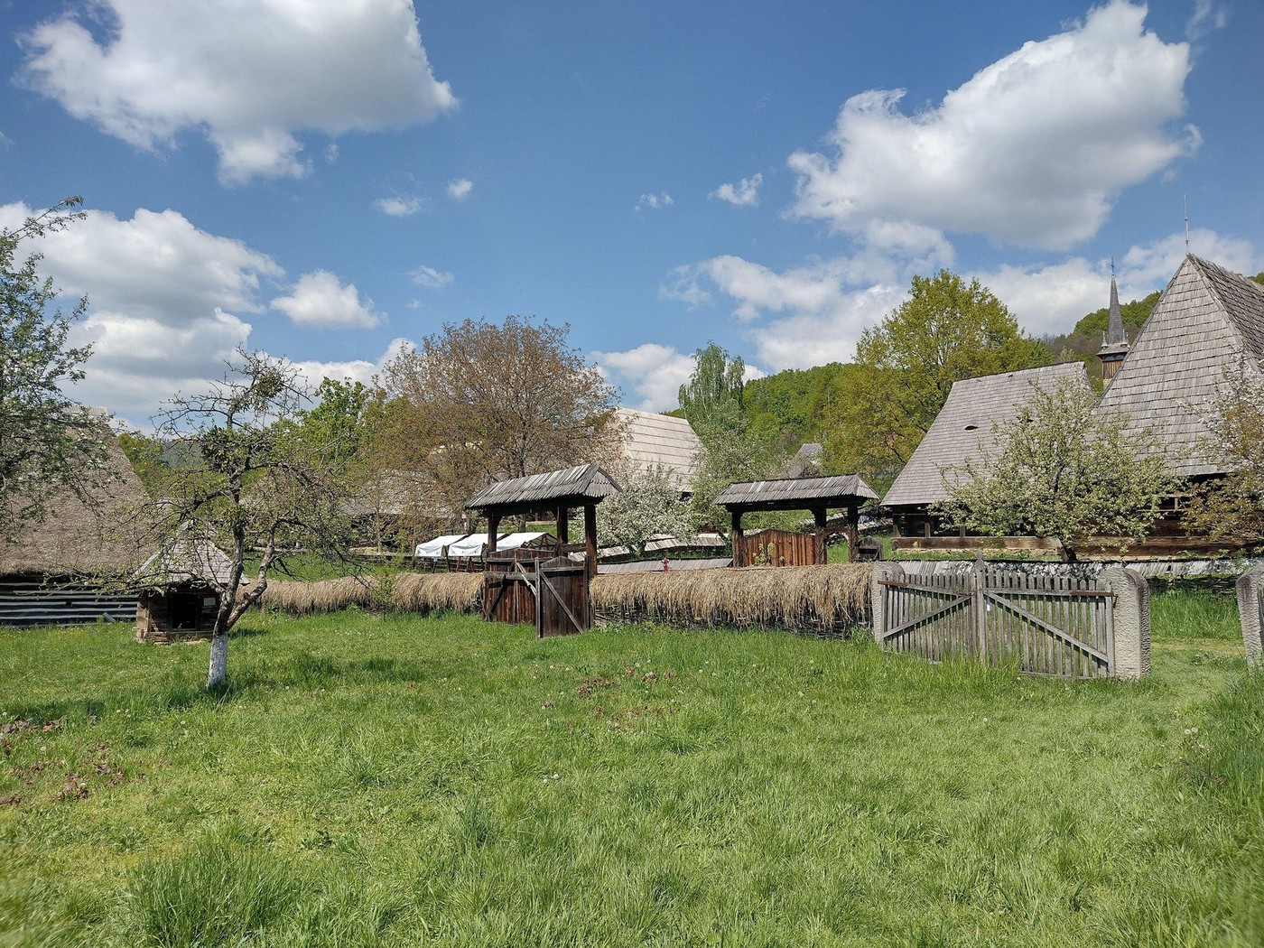 Breb, satul din Maramureș plin de turiști. Cele peste 60 de pensiuni ...
