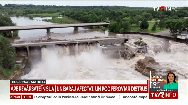 Un pod feroviar s-a prăbușit și apele unui râu s-au revărsat peste un ...