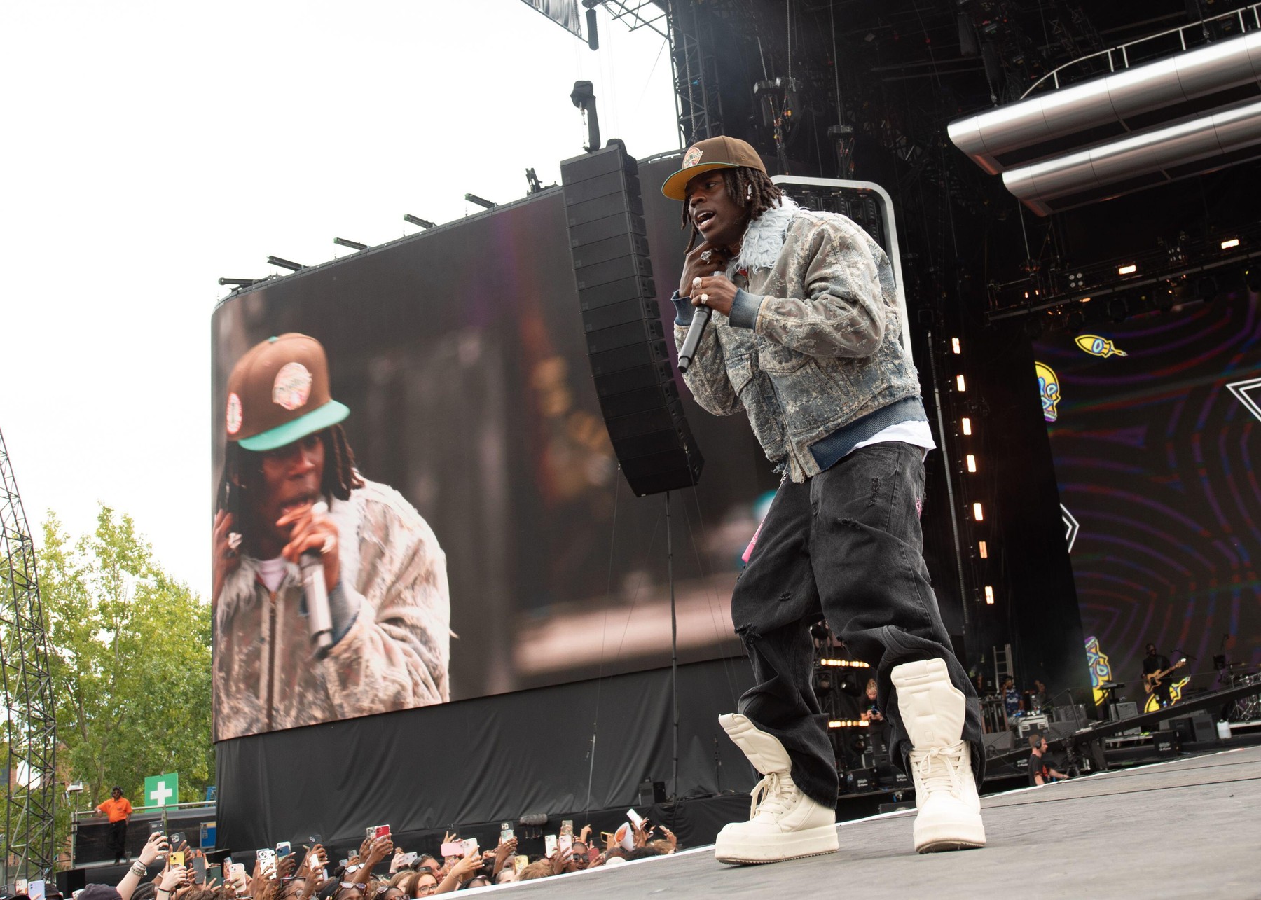 Noapte incendiară la Electric Castle. Nigerianul Rema a făcut un ...