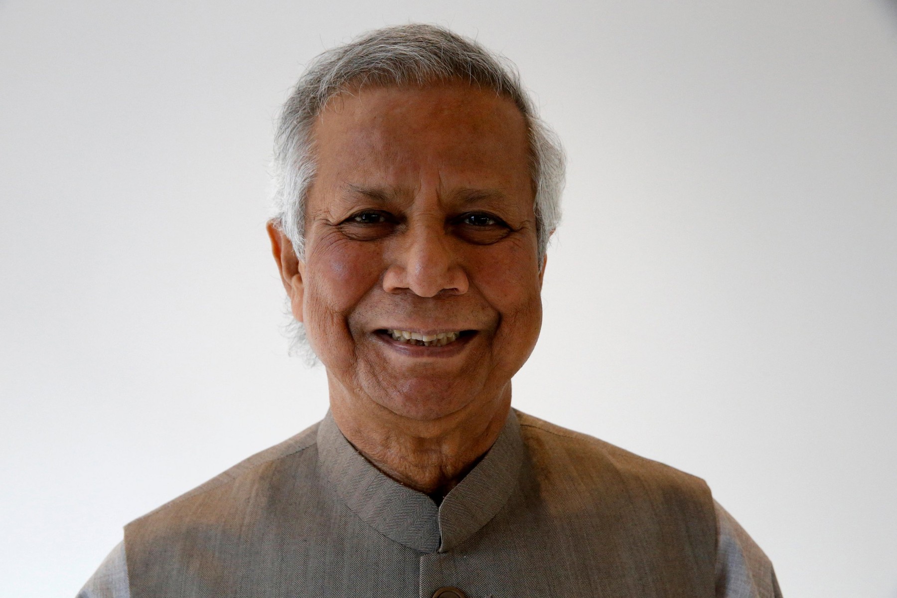 Laureatul Premiului Nobel pentru Pace Muhammad Yunus va conduce ...