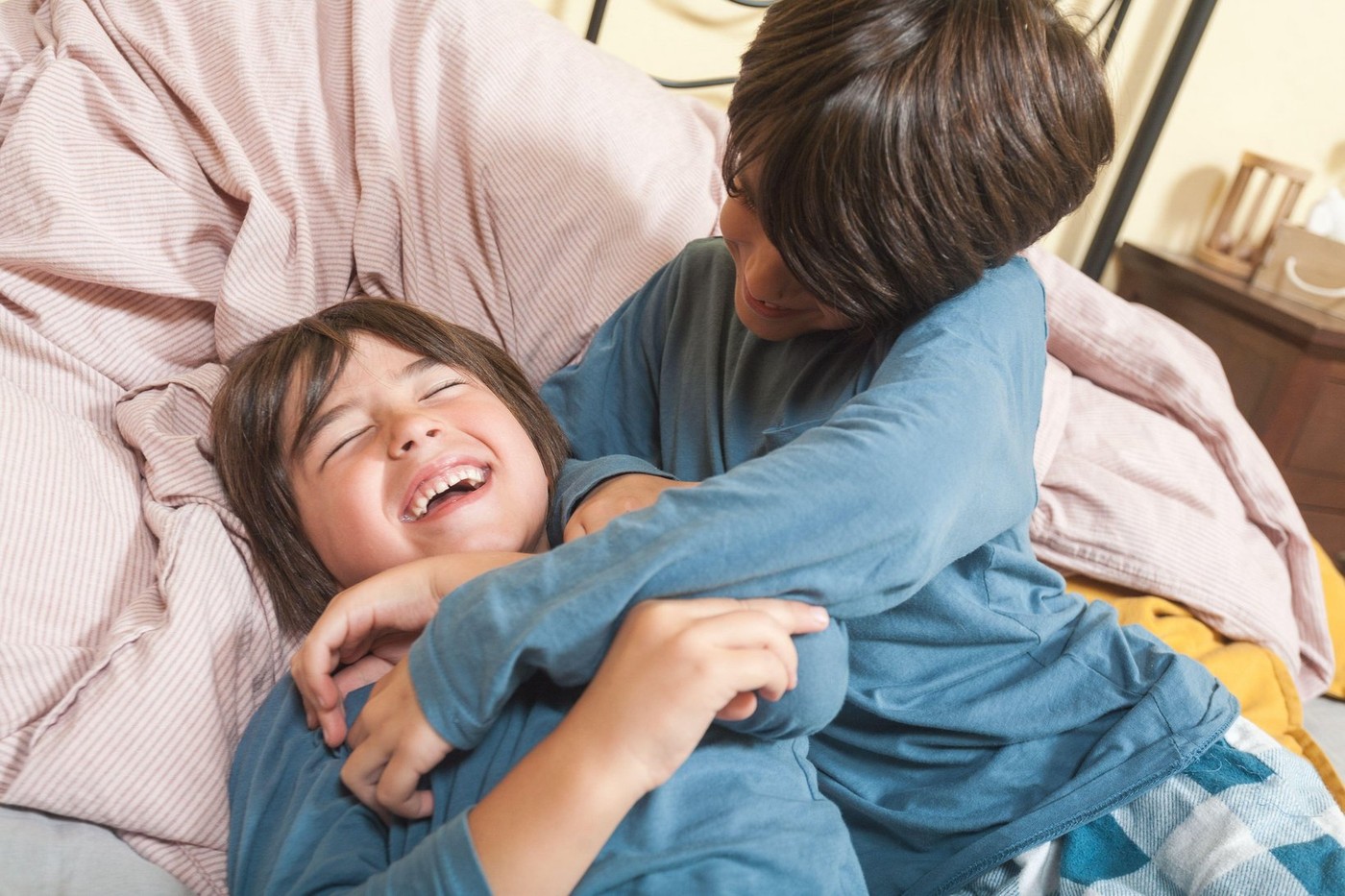 Cum poate umorul să influențeze dinamica dintre părinți și copii | Site ...