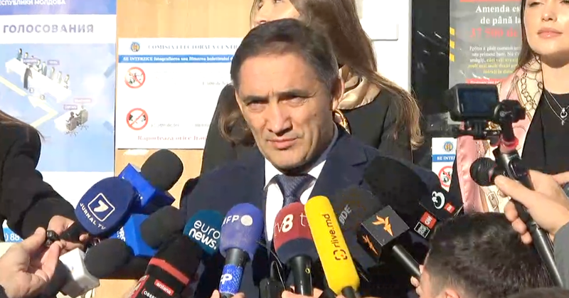 Candidatul Partidului Socialiştilor, Alexandr Stoianoglo, la vot ...