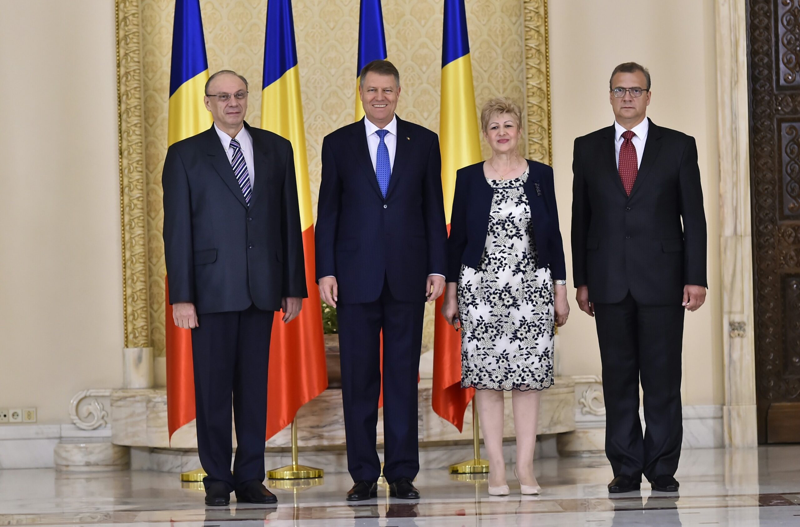 Președintele Iohannis i-a decorat pe președintele CCR, Marian Enache ...