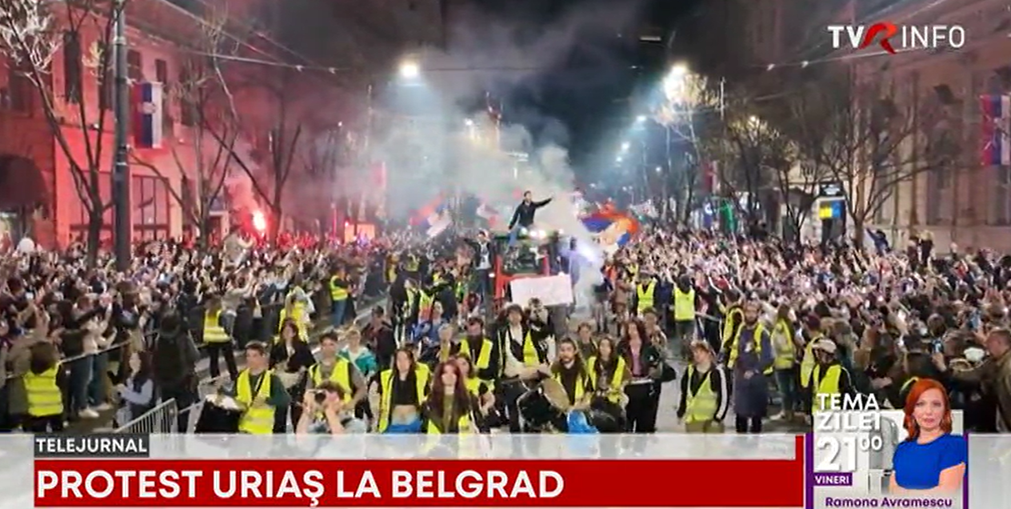 Miting uriaș împotriva autorităților la Belgrad. O mașină a intrat în ...