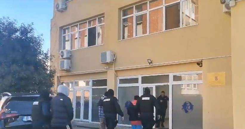 DIICOT a descins la traficanţii de droguri din Neamţ. 10 persoane ...