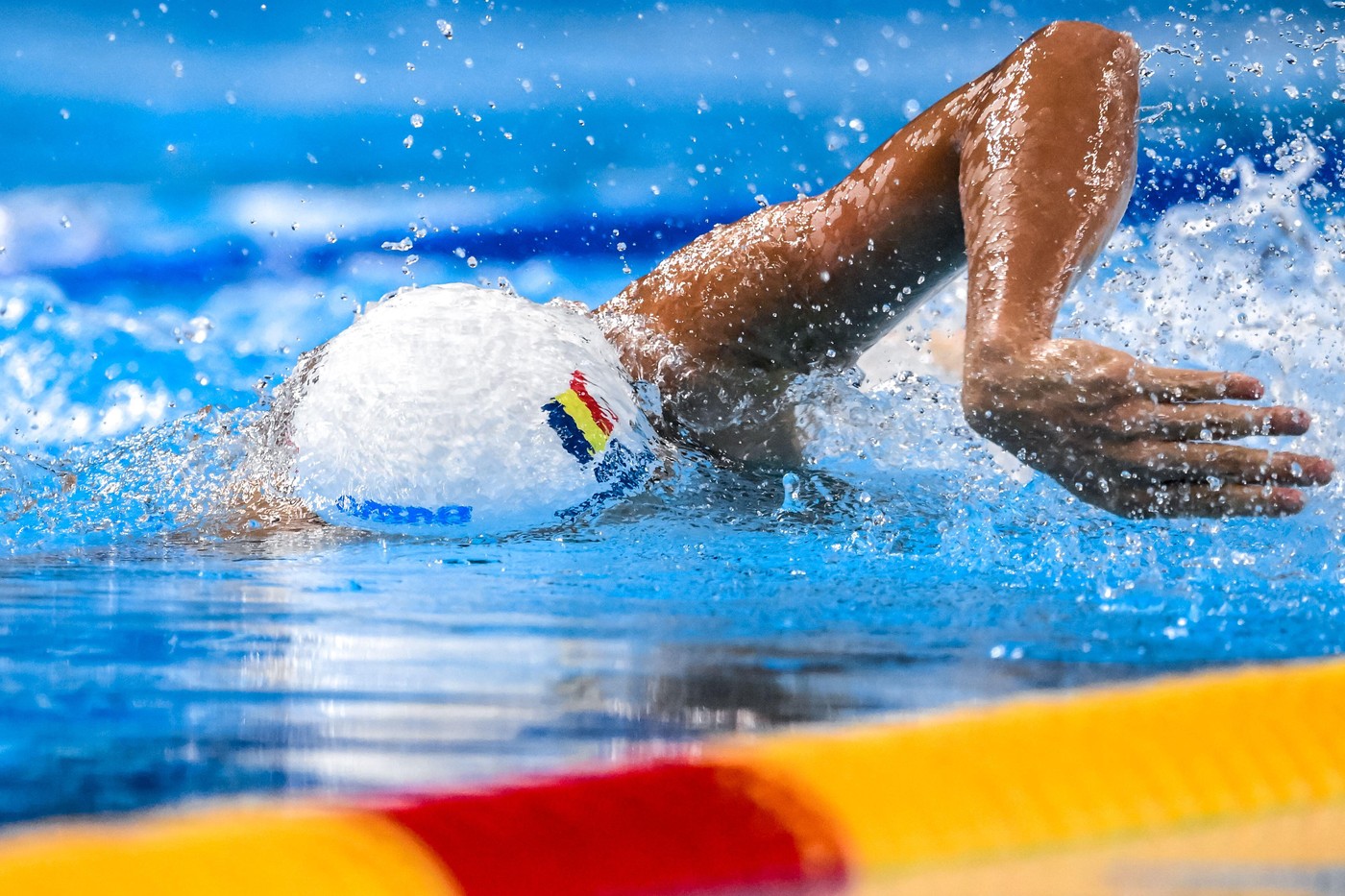 David Popovici s-a calificat în finala probei de 200 m liber, la Mondiale. Finala, marți, 14.02 ...