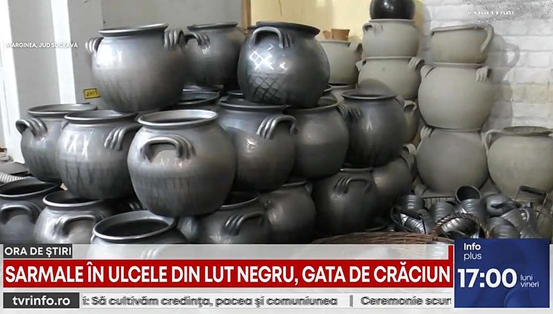 Sarmale în ulcele din lut negru și miniburgeri, delicatese pe masa de ...