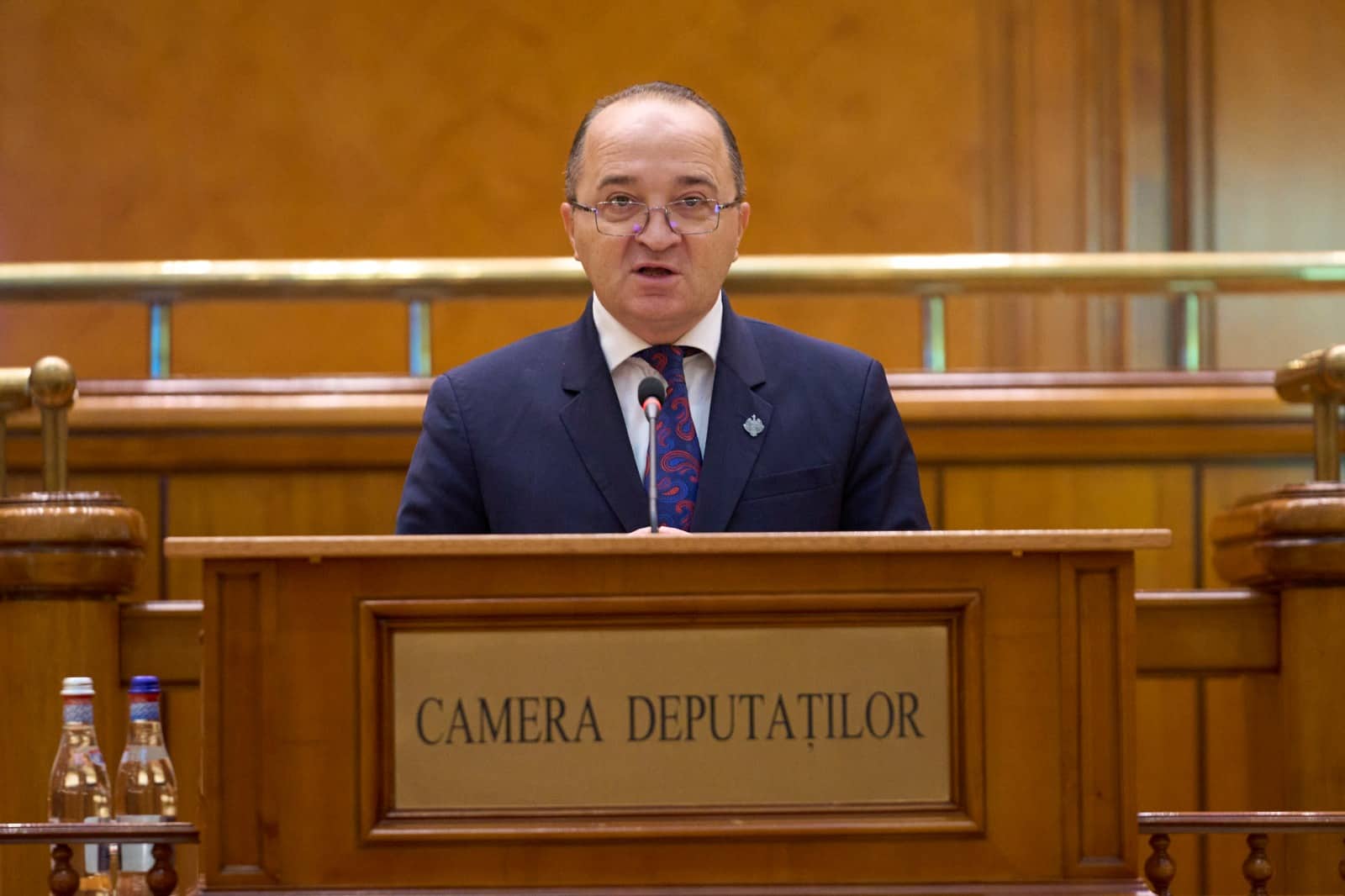 AUR anunţă că deputatul Petru-Gabriel Negrea a fost oprit şi umilit la ...