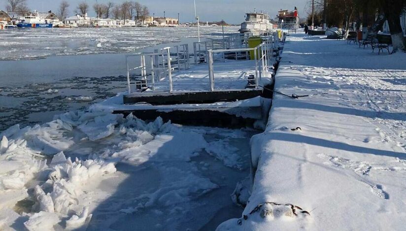 Trafic fluvial îngreunat de sloiuri, pe Dunărea Veche | Site-ul de ...