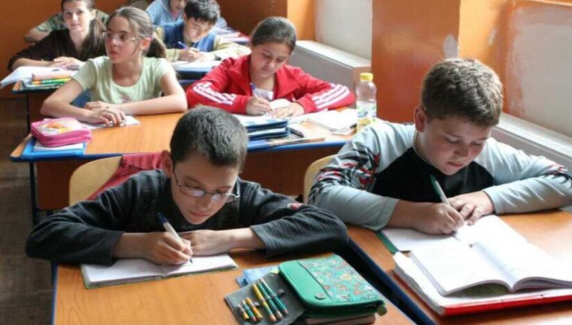 Elevii se întorc miercuri la şcoală după vacanţa de Paşte | Site-ul de ...