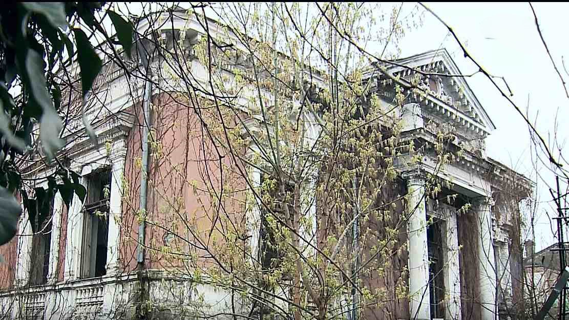 Casa celebrului chimist Ştefan Minovici zace în ruină | Site-ul de ...
